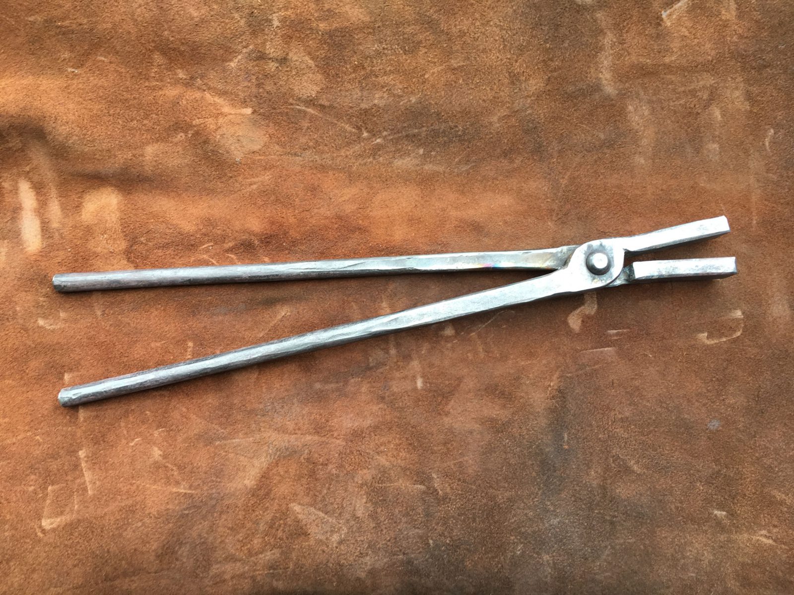 Victory Tools Round Rein Power Hammer Tongs - Forged Ironmongery