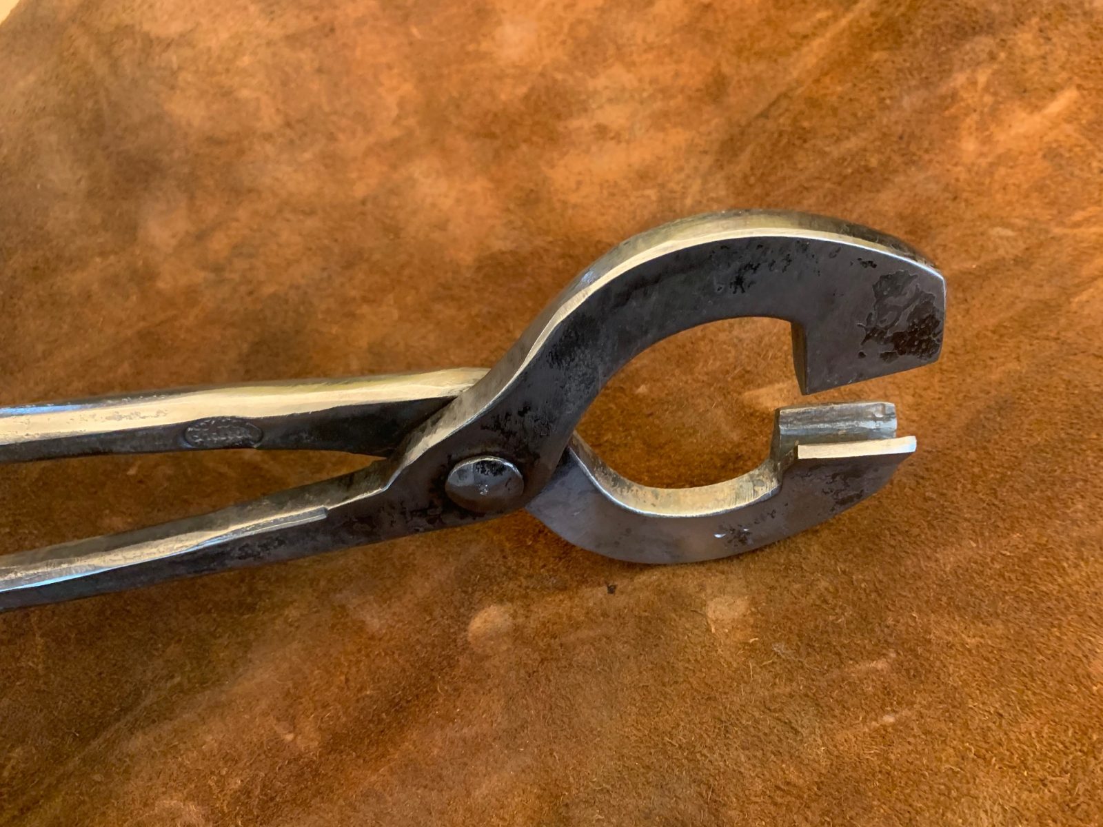 Victory Tools Strong Back Angle Bit Tongs - Forged Ironmongery