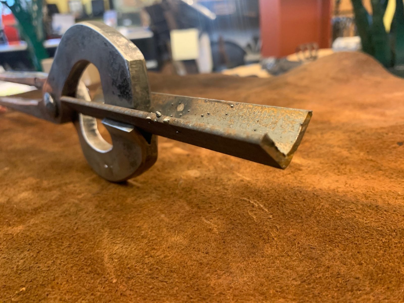 Victory Tools Strong Back Angle Bit Tongs - Forged Ironmongery